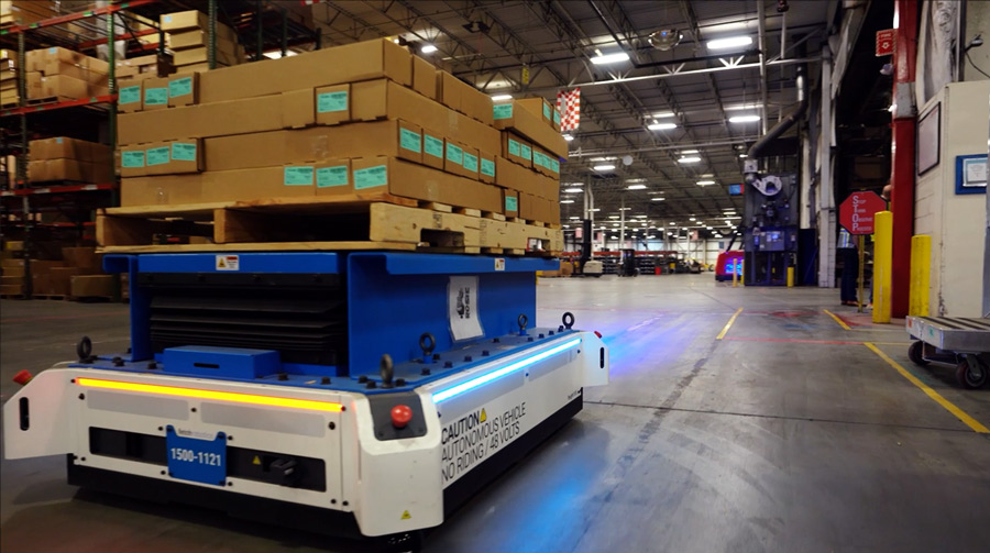 Materialtransport mit AMR: effiziente Lösungen von log-robot